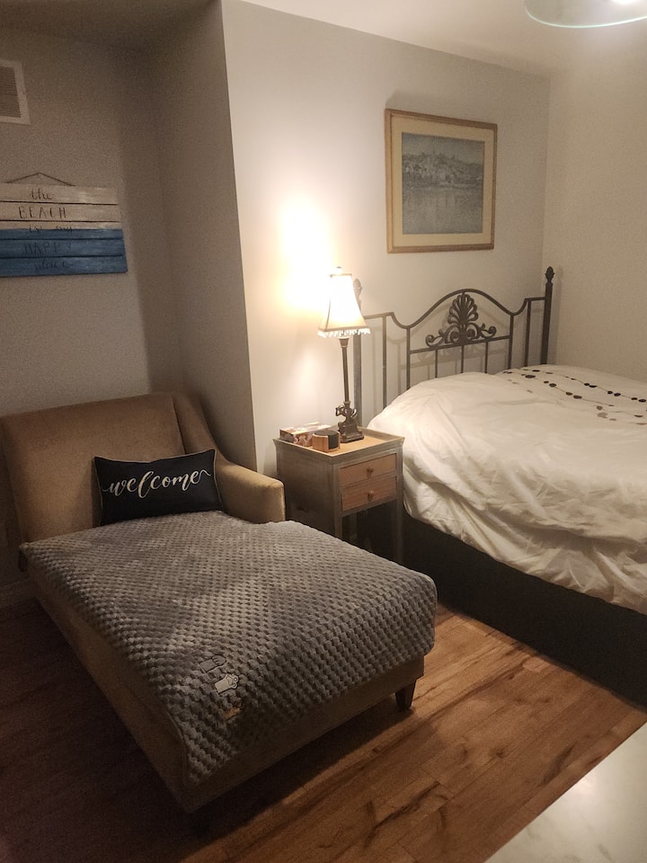 Welcome To Studio Le Rouzic, A Warm And Cozy Stay. - Wasaga Beach