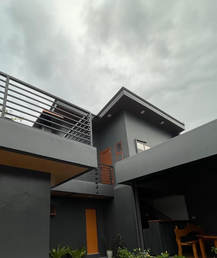 Matchbox8 Hideout - Private Villa For Staycation - Naga