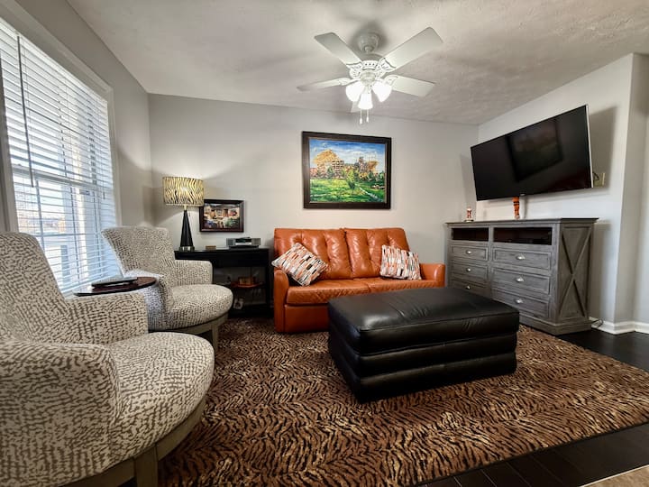 1 Bed & 2 Bath Condo Across From Jordan-hare - Auburn, AL