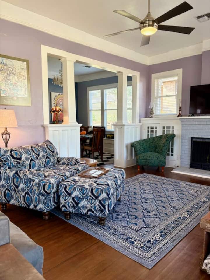 El Mercado
Bungalow In Heart Of New Braunfels - New Braunfels, TX