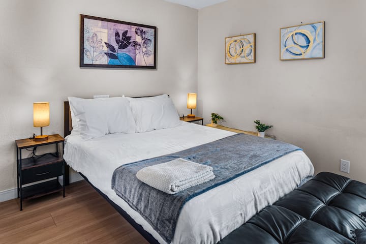 Modern Raleigh Studio - Raleigh, NC