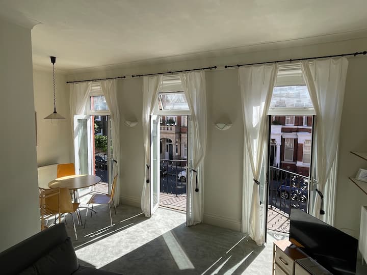 West London 1 Bedroom 1 Living Room Flat Near Tube - Central London