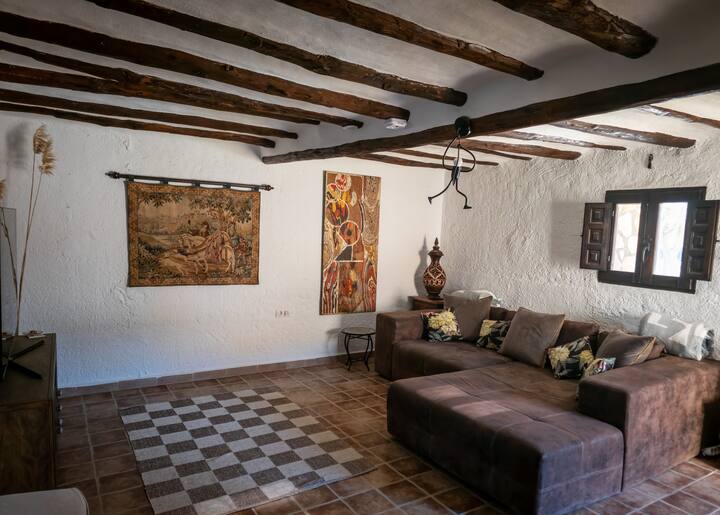 Quiet Cave Retreat With Mountain Views - Huéscar