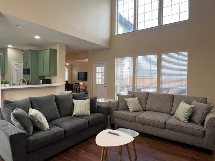 Spacious 4br Home On George Bush Tpk | Carrollton - Carrollton, TX