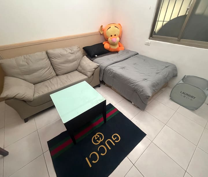 近基隆市區
現場附有洗衣機盥洗用具 - Keelung City