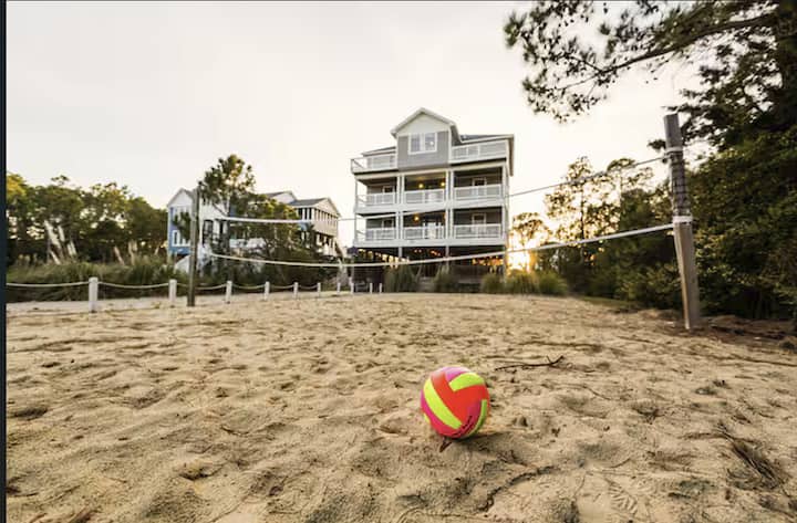 Heated Pool & Hot Tub| Arcade + Volleyball Retreat - Rodanthe, NC