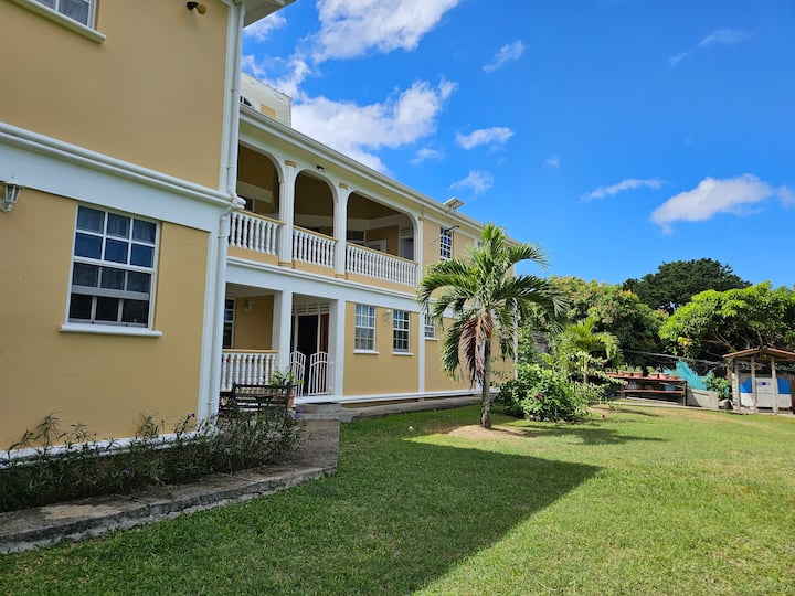 Spacious-beautiful-apartment-near-roseau - Roseau