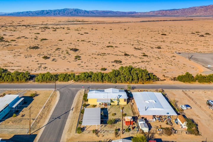 Bombay Beach Retreat. - Bombay Beach, CA