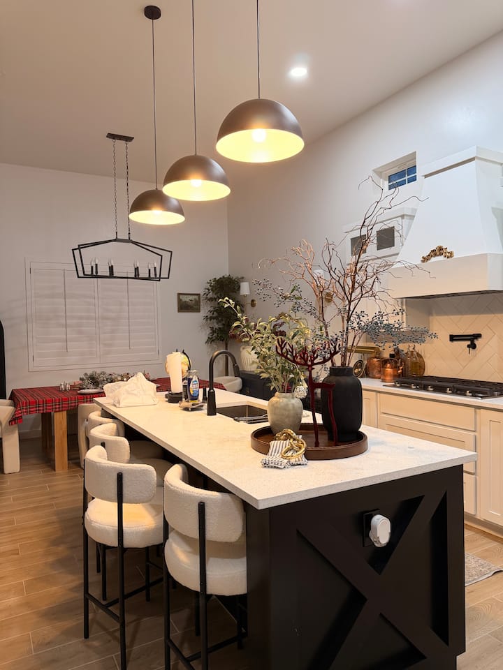 Stylish Modern Escape Calm, Clean & Comfortable - El Paso, TX