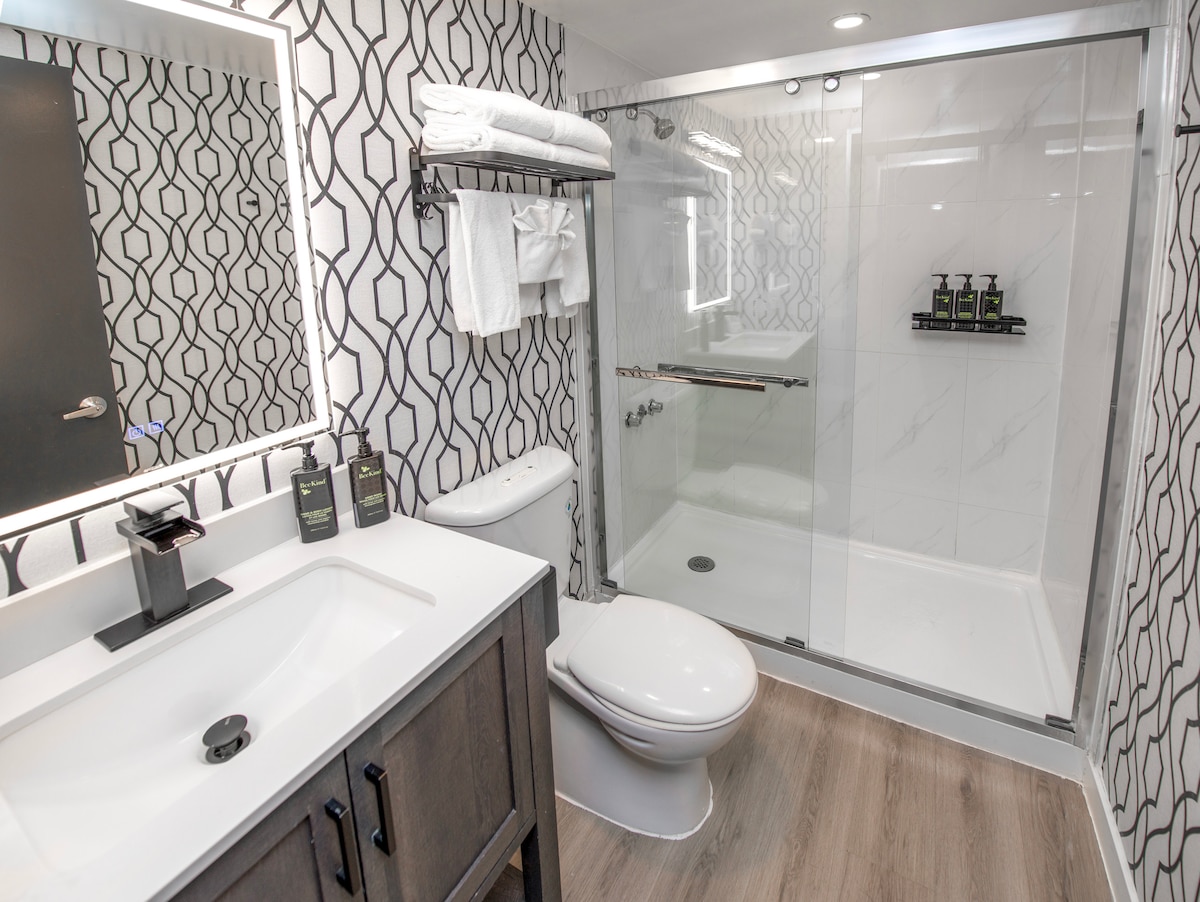 Moderna habitación con cama tamaño queen en Porpoise Bay - Hoteles en ...