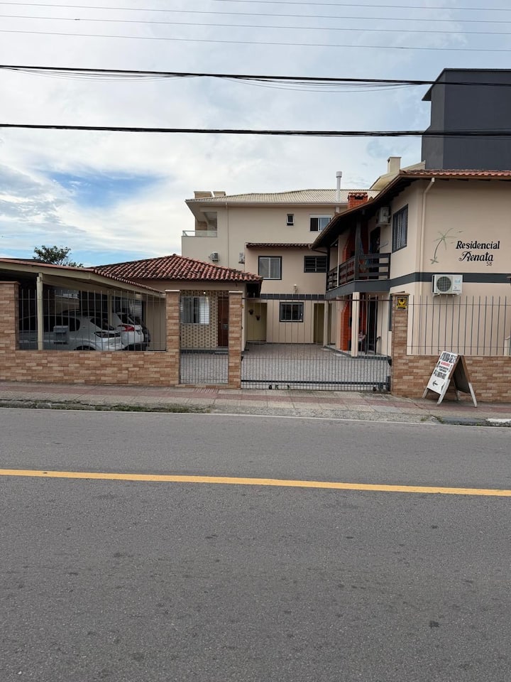 Casa 2 Quartos Com Ar Na Praia Dos Ingleses - Florianópolis