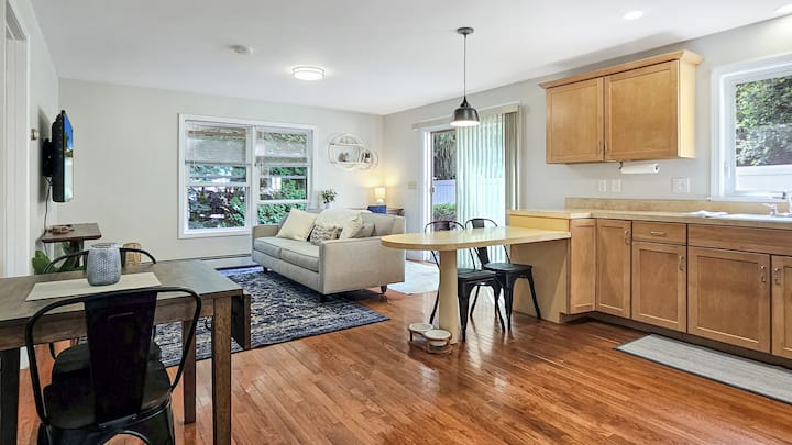 Your Peaceful Garden Retreat — Minutes From Boston - Norwood, MA