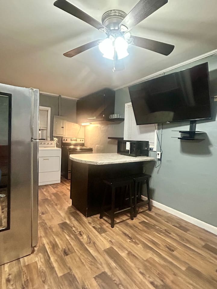 Concrete Cottage - Blue Mountain, MS