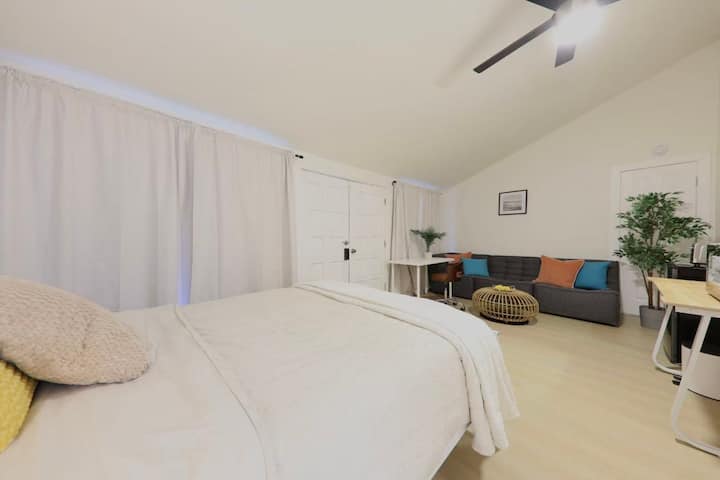 Cozy Private Entrance Room In A Big House - Whittier, CA