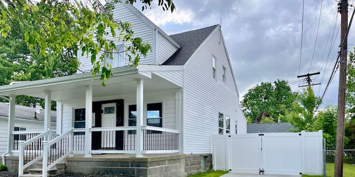 Your Own Room & Shared Space W/ Only 1 Person - Roseville, MI