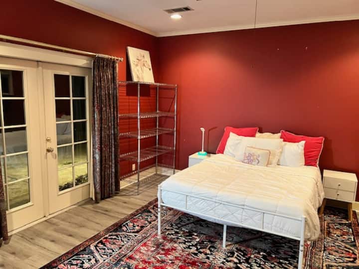 Large Bedroom & Private Bath With Private Entrance - Monroe, LA