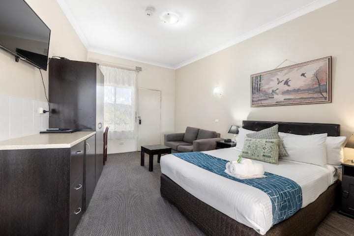 Sanctuary Resort - Deluxe Queen Suite - Coffs Harbour