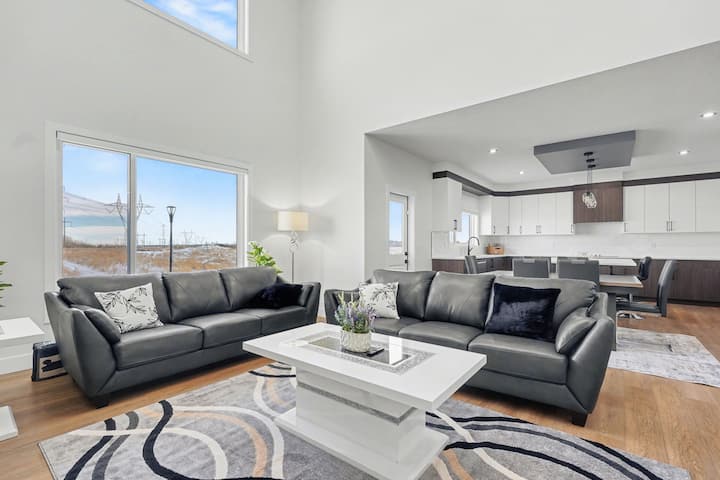 Luxury New 4 Bdrm Entire House-west Edmonton Mall - Alberta