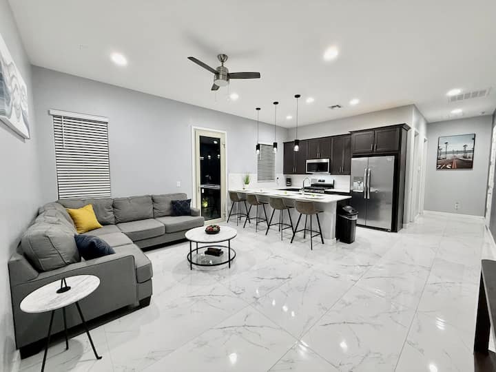 Modern Guest Home In South Mountain - Phoenix, AZ