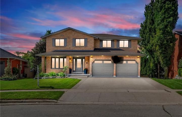 Stylish 1 Br | Heated Flor Bath Near Fairview Mall - Kitchener