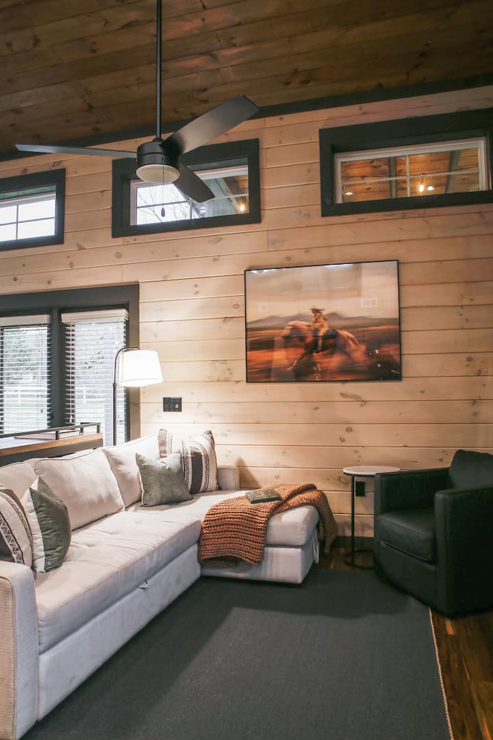 Modern Western Hideaway | Hot Tub | Smoky Mountain - Sevierville, TN