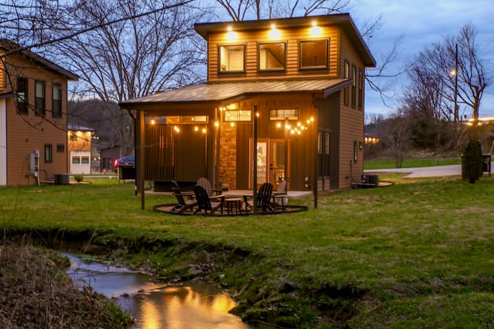 Modern Western Hideaway | Hot Tub | Smoky Mountain - Sevierville, TN