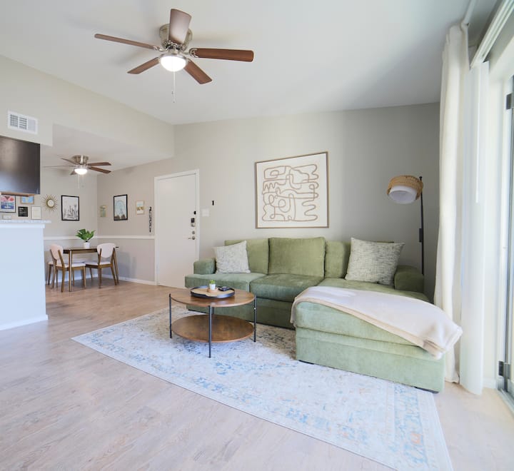 The Oasis - Luxury 3rd Floor Apartment In Addison - Carrollton, TX