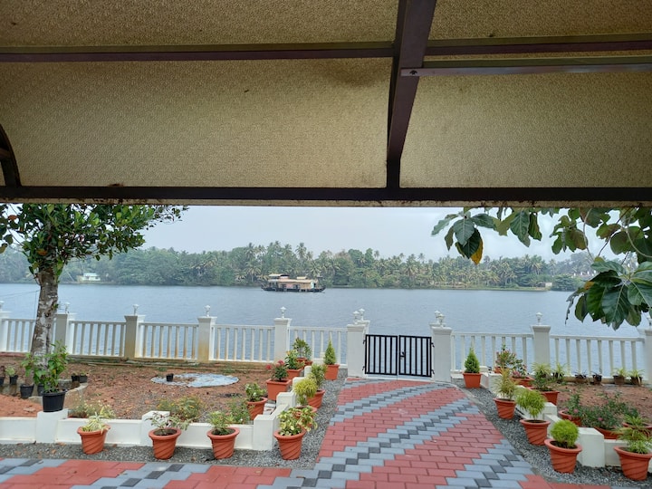 Serene Banks - Kodungallur