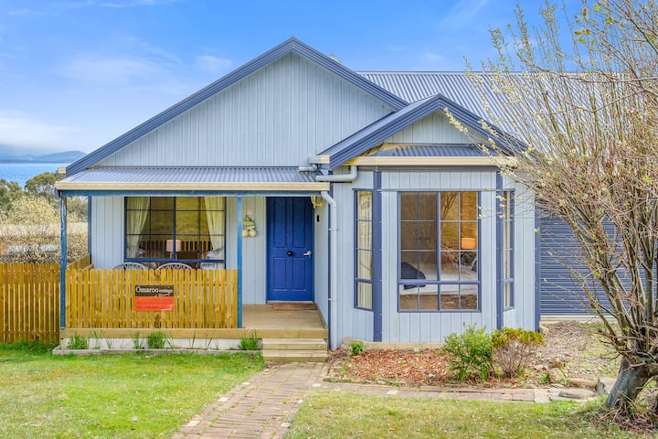 Omaroo Cottage - Coastal Comfort, Pets Welcome - Bruny Island