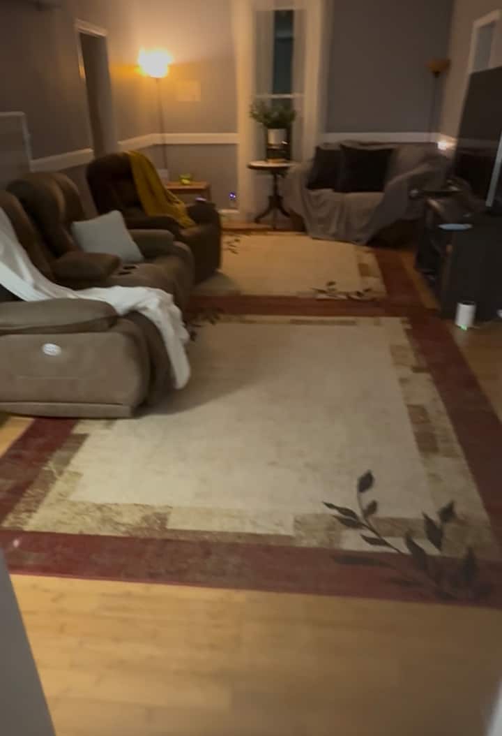 Cozy & Comfortable Stay In Charming Amsterdam, Ny - Gloversville, NY