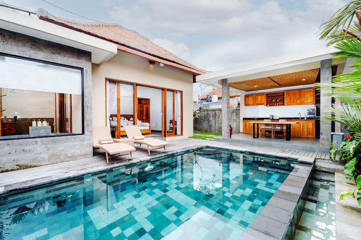Galang Villa And Romantic Garden - Bali
