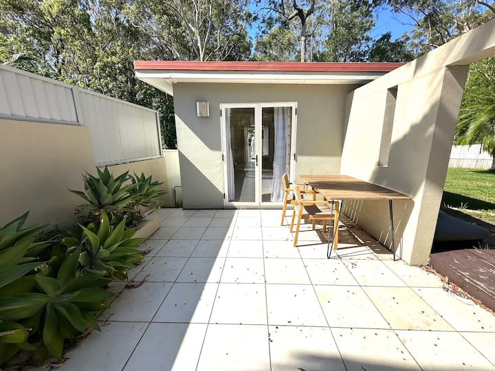 Private Self-contained Guesthouse W/ Patio - Gold Coast