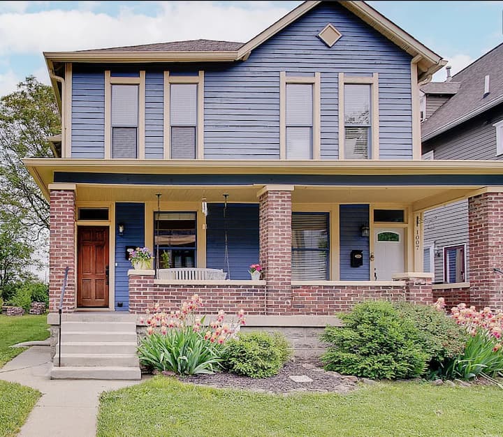 Mass Ave | 6 Bdrms | Sleeps 18 | Ideal For Groups - Indianapolis, IN