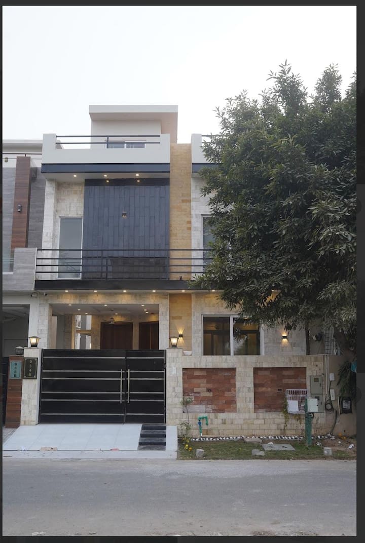 Modern Home In Dha 9 Lahore. 9 Km From Airport - 라호르