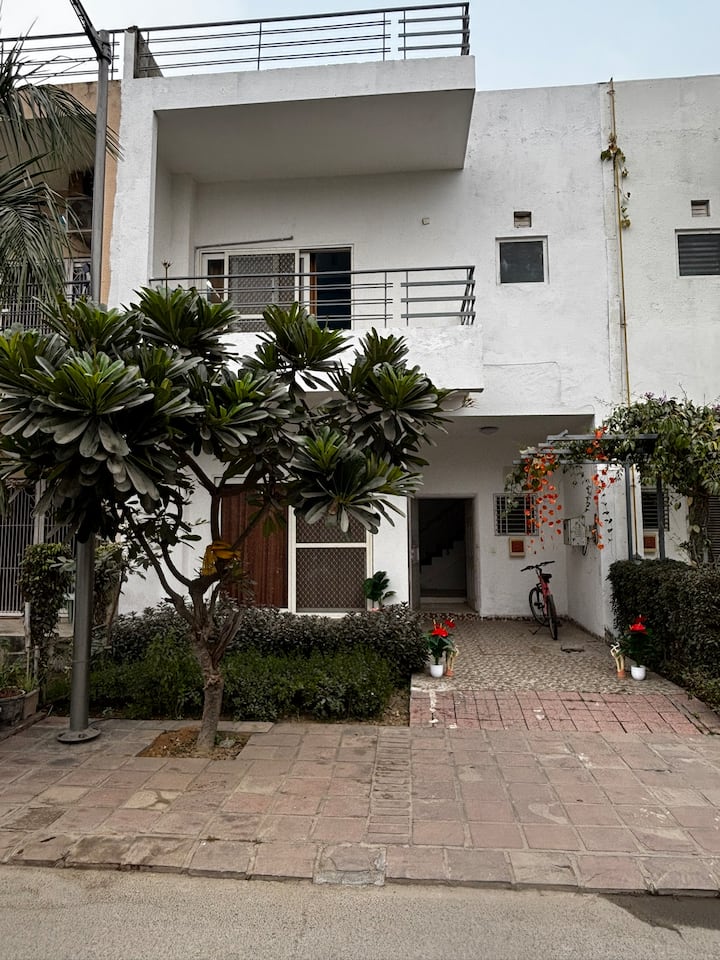 Serene Stay Villa - Spacious 3bhk-modern Retreat - Dadri