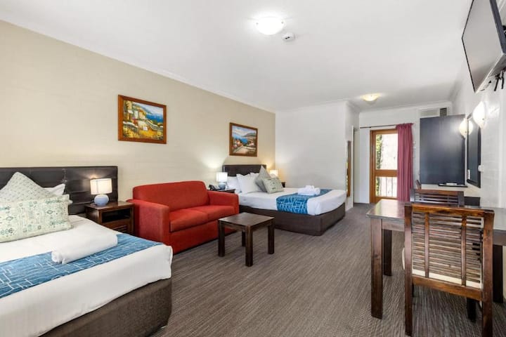 Sanctuary Resort; Deluxe Family Suite (1q, 1s) - Sawtell