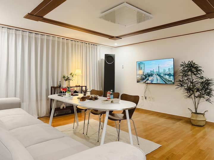 Spacious Hongdae Home_big Living Room For Families - Seoul