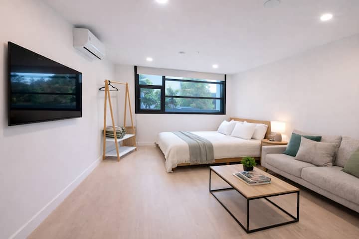 10 Min Airport. 5 Min Walk To Station. Apartment. - Carlton