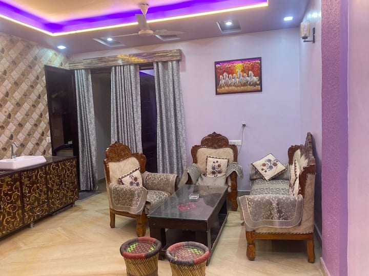 Peaceful 3bhk | Near Metro | Fast Wi-fi | On Road - New Delhi
