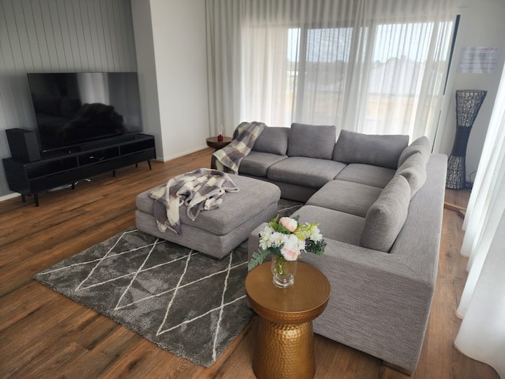 Brand New 4 Bedroom Home In Warranmbool Sleeps 8. - Warrnambool