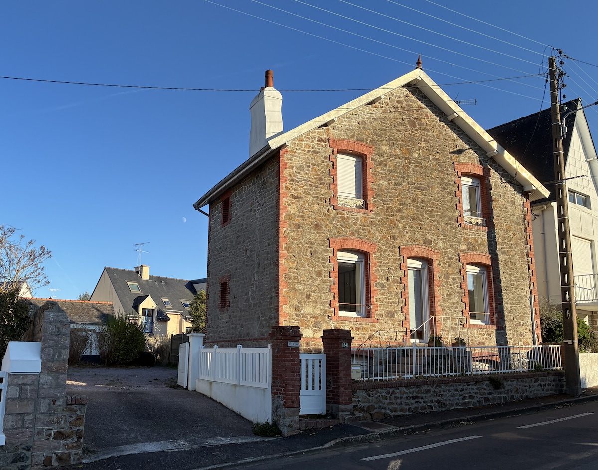 Charmantes Steinhaus in Gehweite zum Strand - Häuser zur Miete in ...