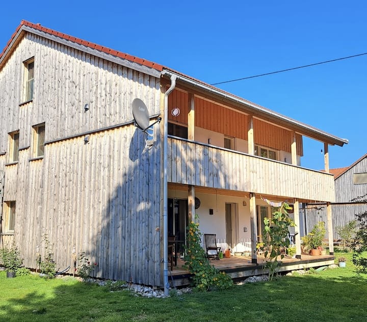 Haus "Sonnige Auszeit" Ferienwohnung Löwenzahn - Roßhaupten