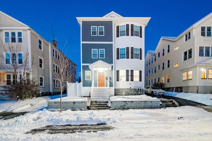 3br Worcester W/ Free Parking | Pet-friendly 16/2 - Shrewsbury, MA