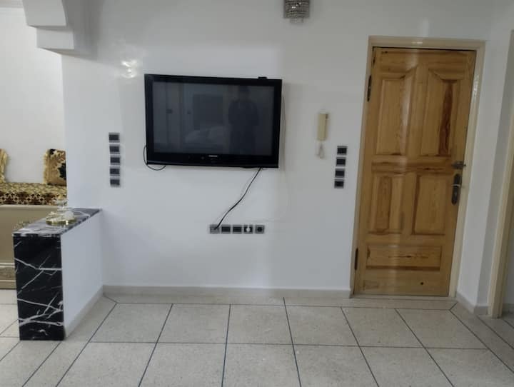 Apparemment 2 Chambres Avec Un Très Grand Salon. - Meknès