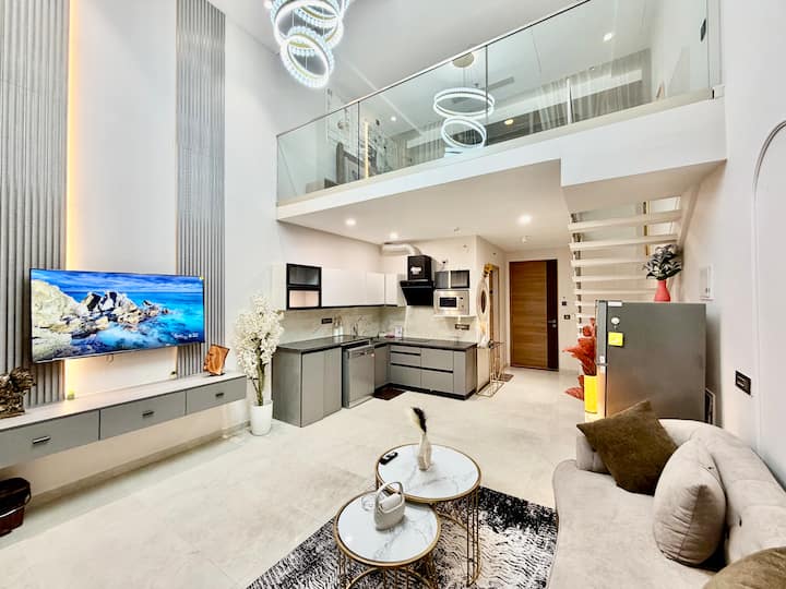 Cloud 8- Luxe Duplex Studio - Manesar