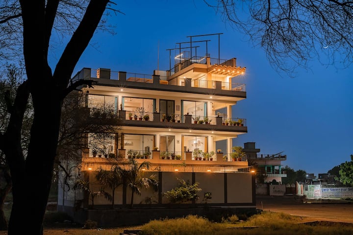 Stayvista At Serenity By The Ganges W/ Terrace - Varanasi
