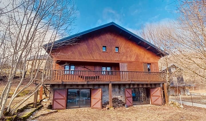 Grand Chalet Familial Type Savoyard - Meyrueis