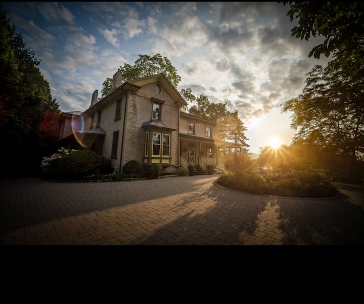 The Hill And Dale Manor - Port Hope