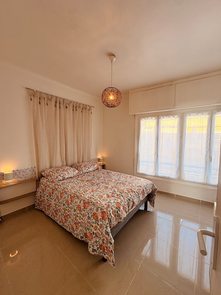 À 100 M De La Plage Un Grand Appartement Lumineux - Cagnes-sur-Mer