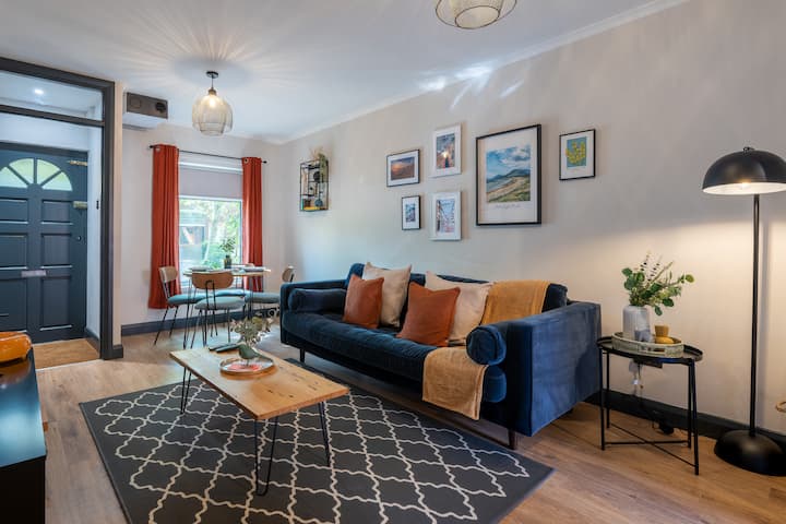 Stylish City Centre Apartment With Parking - Belfast